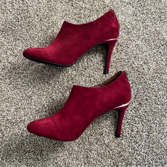 Kensie | Shoes | Kensie Burgundy Red Ankle Boot With Gold Accents 3 ...